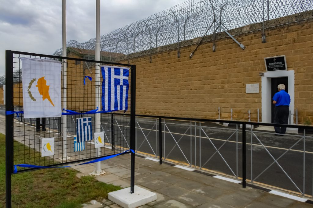 Φυλακισμένα Μνήματα